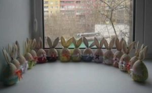 Cozy Easter Window Decoration | 4 UR Break - Family Inspiration ...