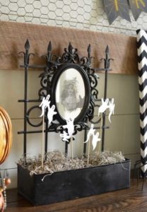 Spooky Halloween Mirror | 4 UR Break - Family Inspiration Magazine ...